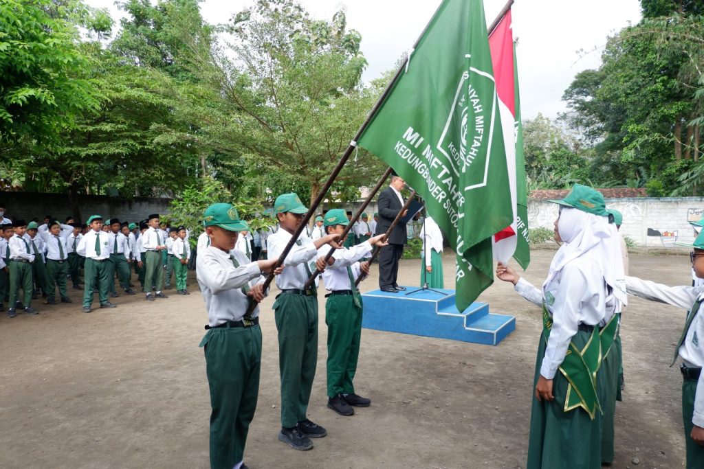 Sah! Azzahra dan Kayyisa Resmi Dilantik Sebagai Ketua dan Wakil OSIM ...